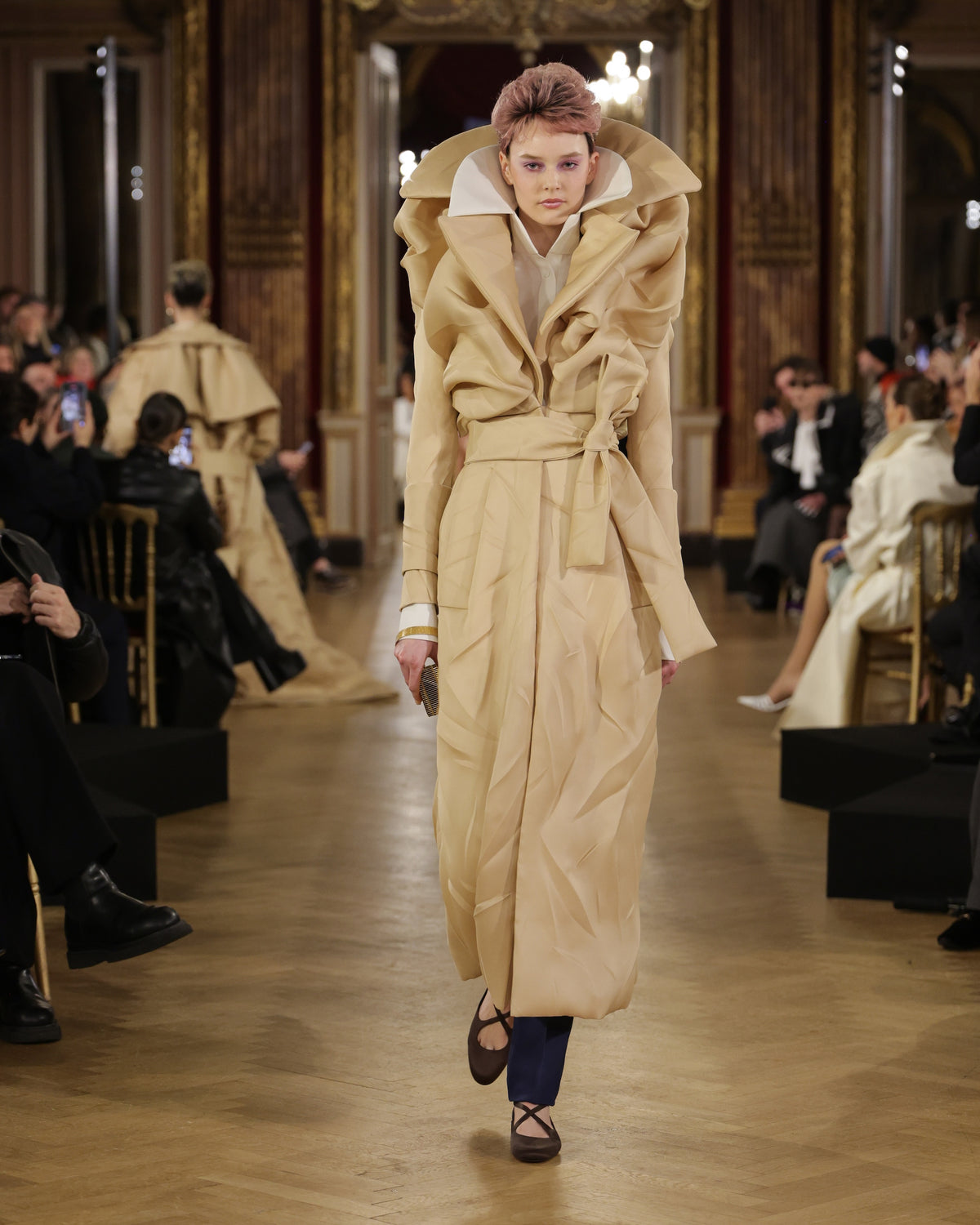 HAUTE COUTURE LOOKBOOK SS25 – Viktor&Rolf